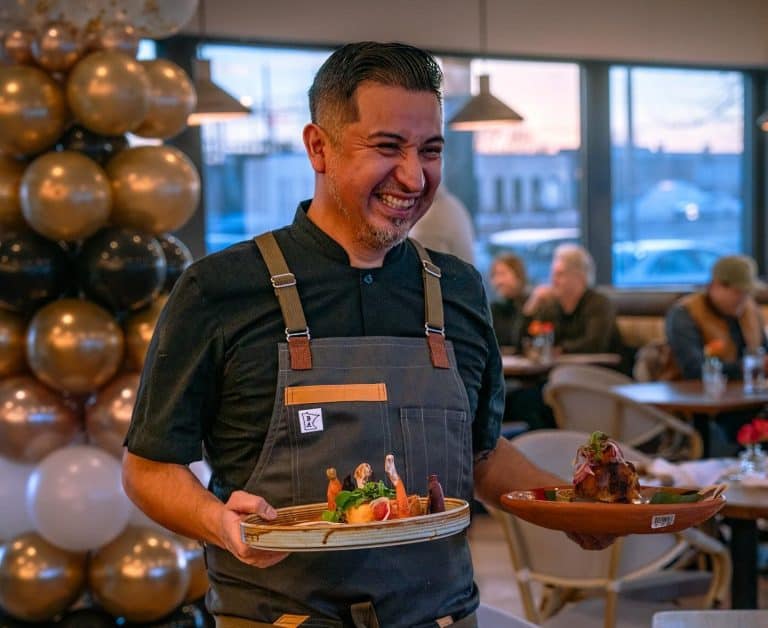 Chef Cristian de León pone sazón guatemalteca en Minnesota