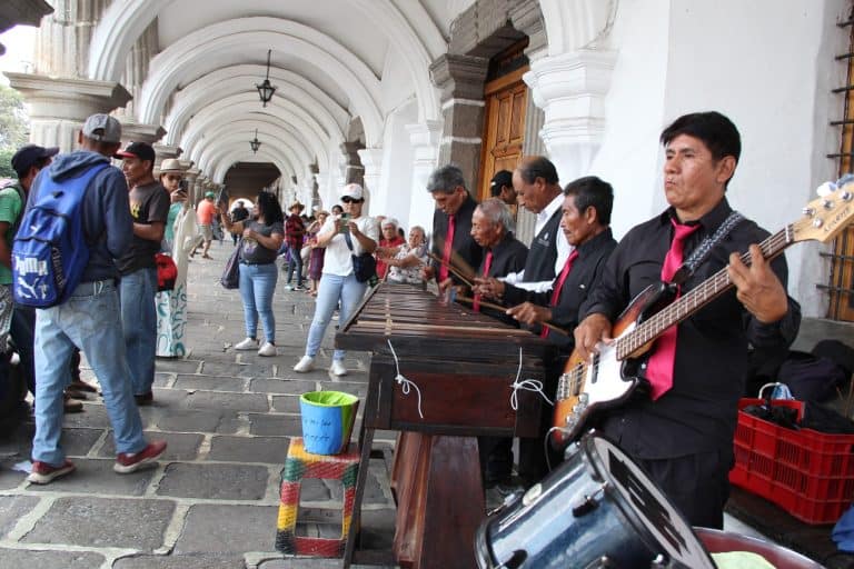 ¿Qué significa la palabra chapín y de donde viene?