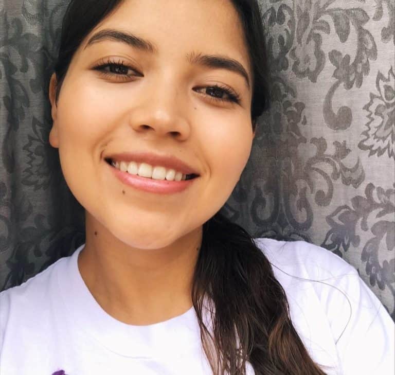 Cósmica: Prisma de colorida tradición textil maya